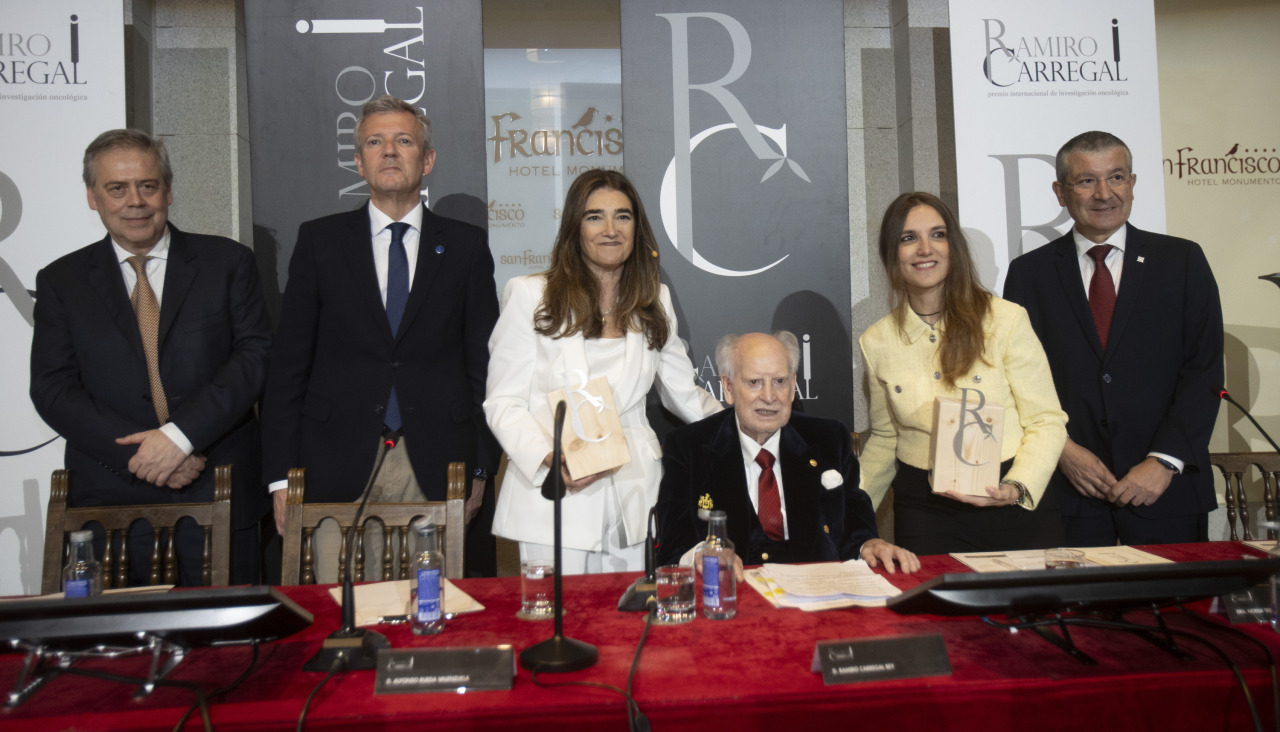 La palmeirana Manuela Gago recibe el premio Ramiro Carregal de oncología