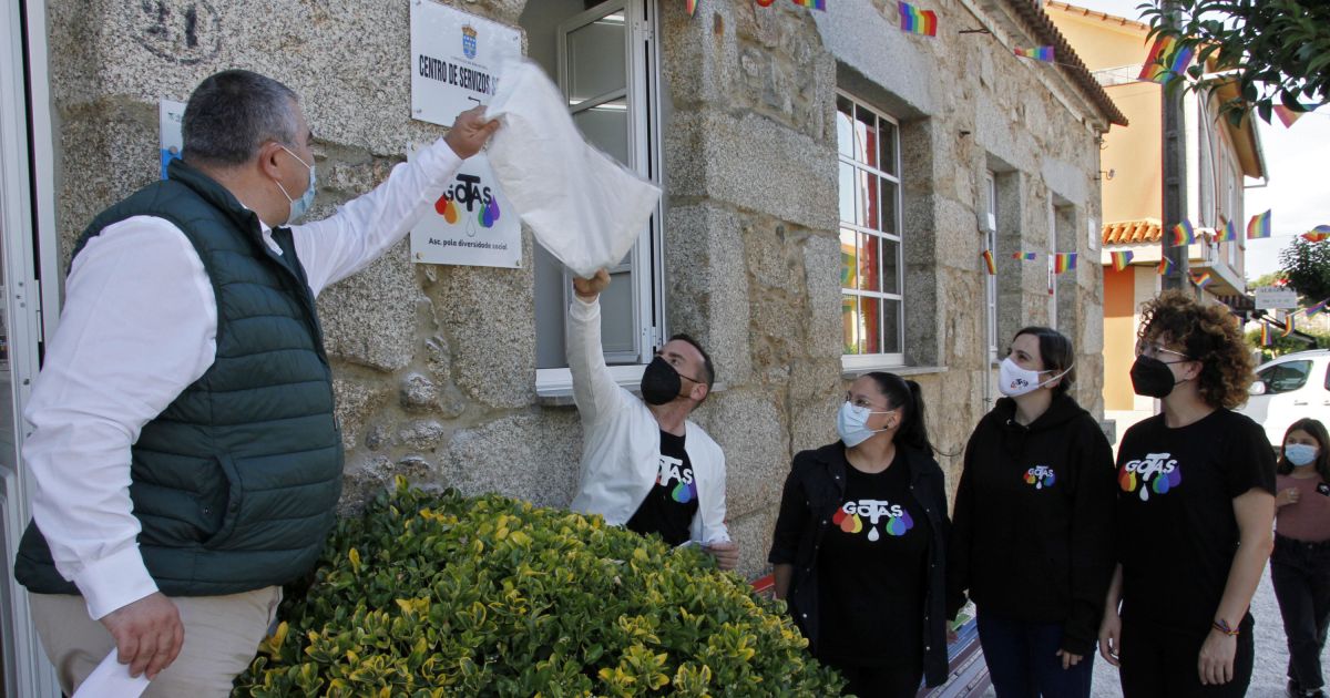 Arousa se pinta de los colores del respeto en el día del Orgullo LGTBIQ+